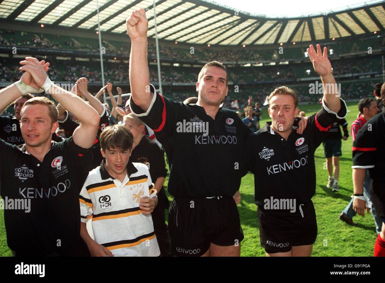 Anthony diprose andy lee celebrate winning the tetleys bitter cup hi ...