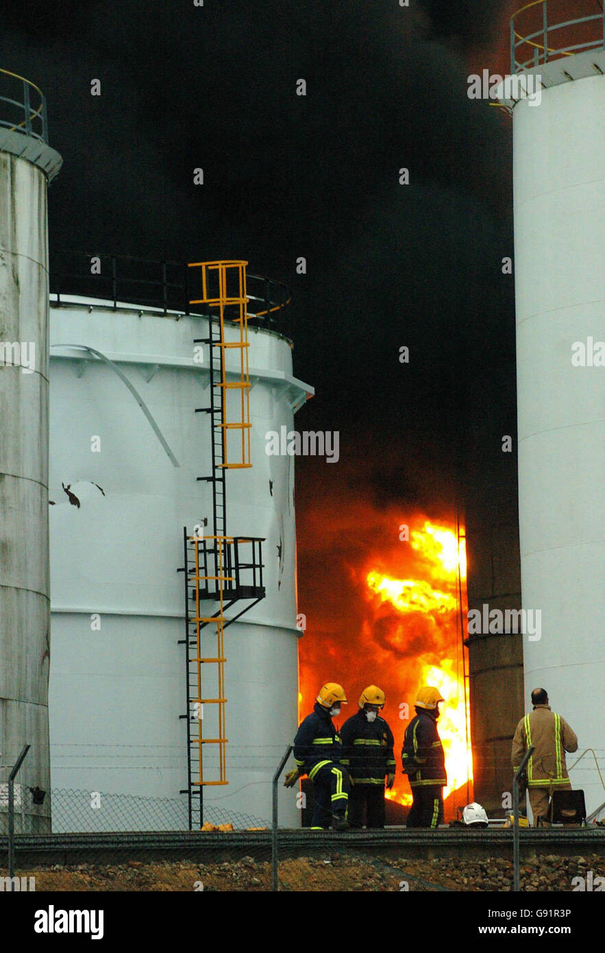 Firefighters at the scene of the Buncefield Oil depot in Hemel ...