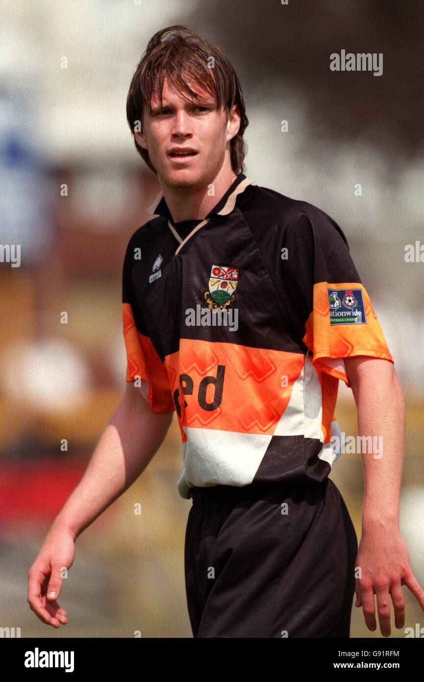 Barnets warren goodhind during the match hi-res stock photography and ...