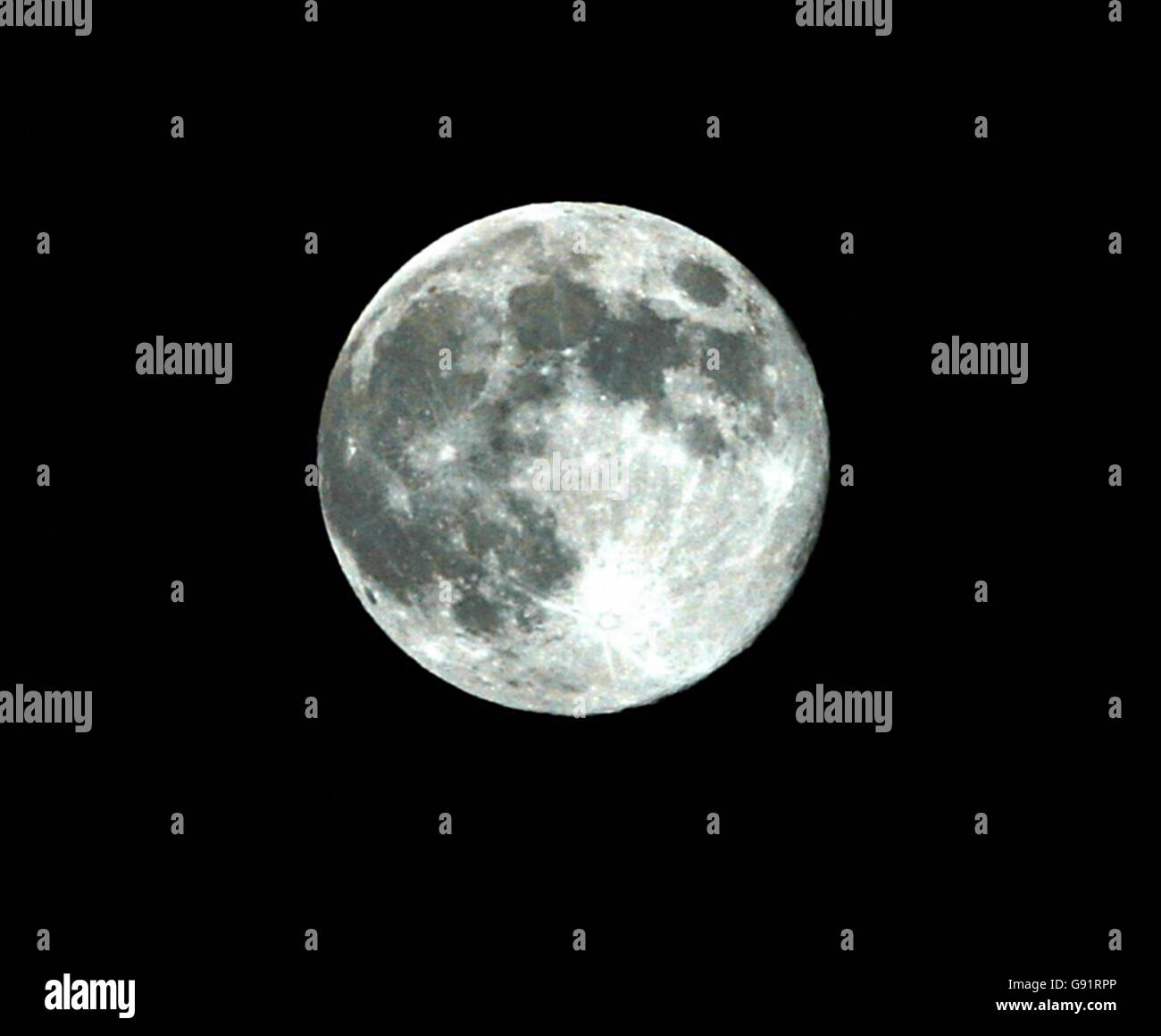 The moon over cornwall hi-res stock photography and images - Alamy