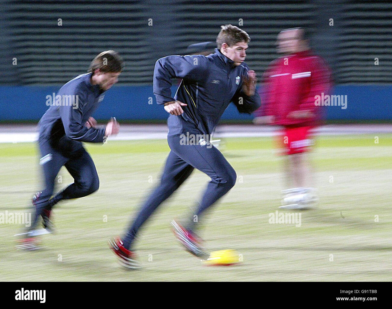 Steven Gerrard (C) and Xabi Alonso during a training session at the ...