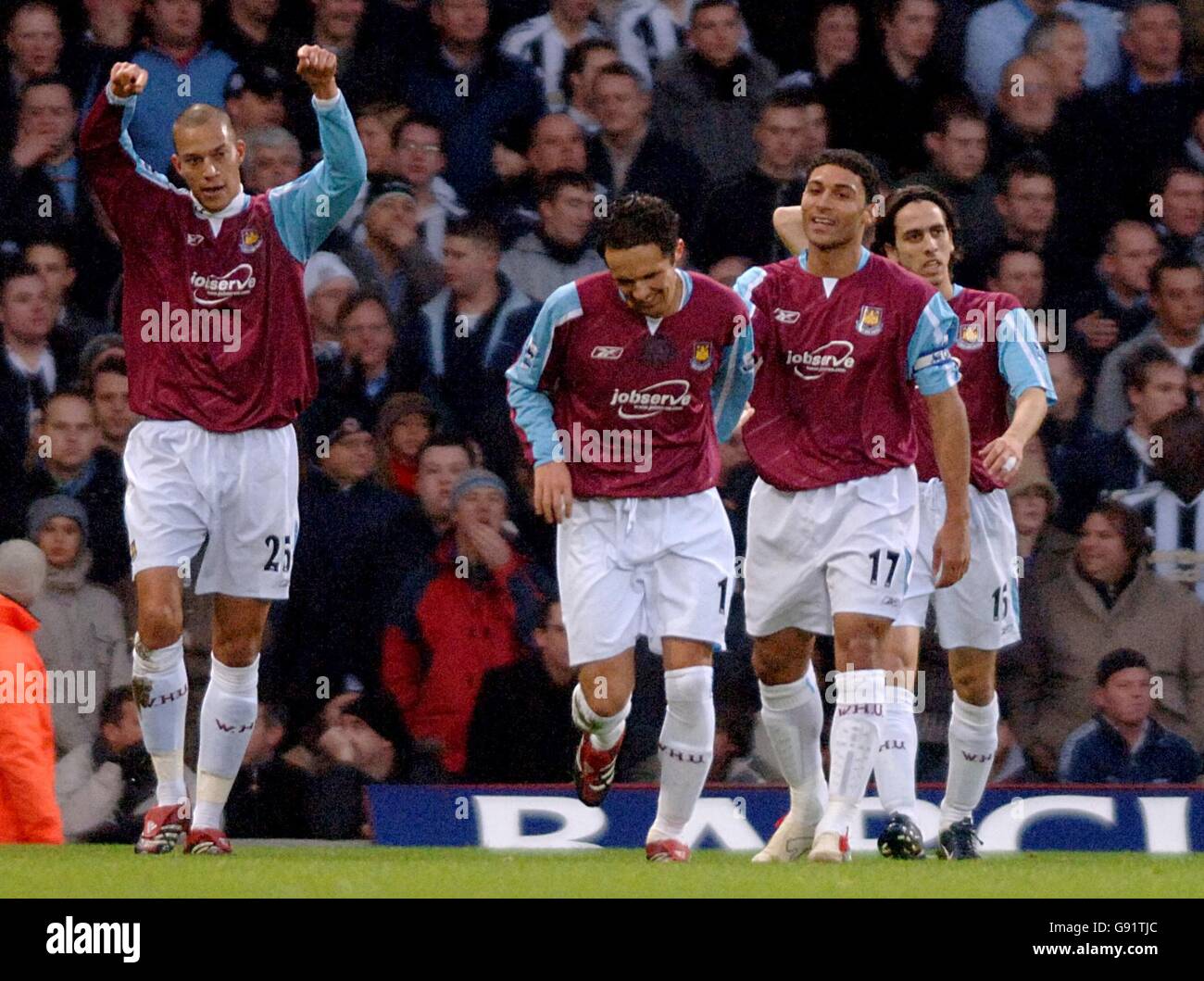 West ham players celebrate goal hi-res stock photography and images - Alamy