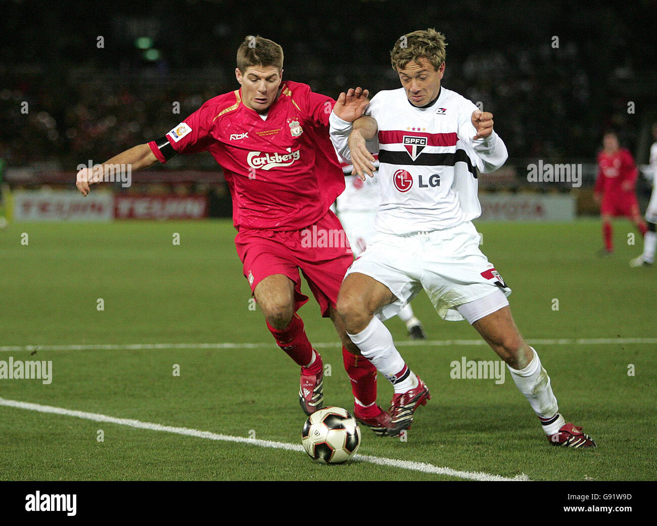 Steven gerrard 2005 final hi-res stock photography and images - Alamy