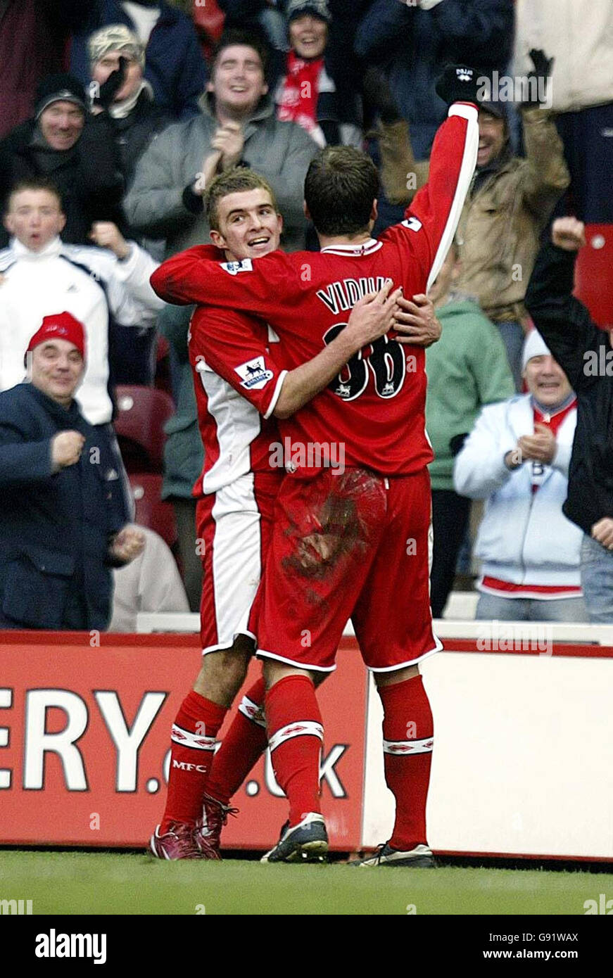 Middlesbrough's Mark Viduka (R) celebrates his goal against Tottenham ...