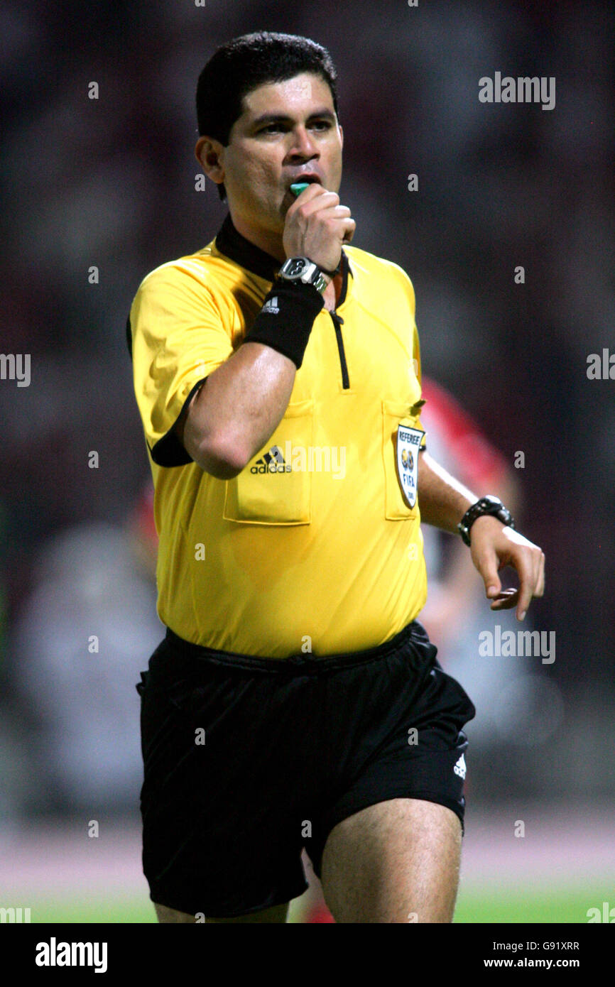 Referee oscar ruiz acosta hi-res stock photography and images - Alamy