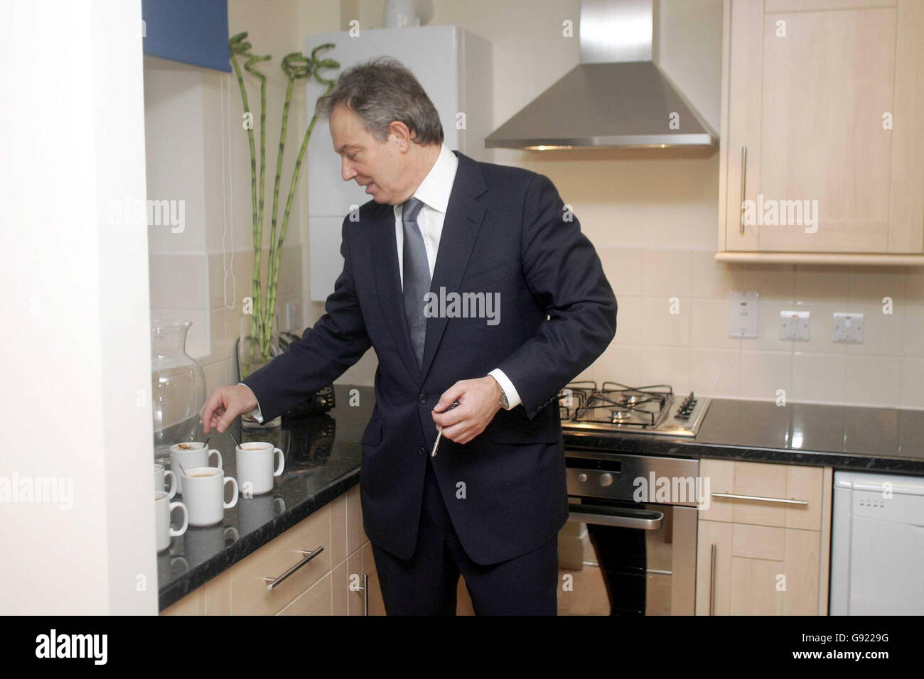 Estimated budget hi-res stock photography and images - Alamy