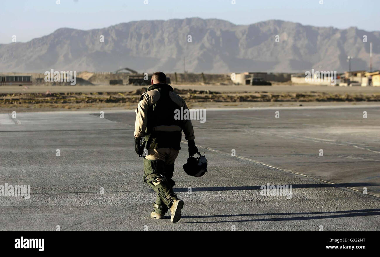 Us afghanistan 2001 hi-res stock photography and images - Alamy