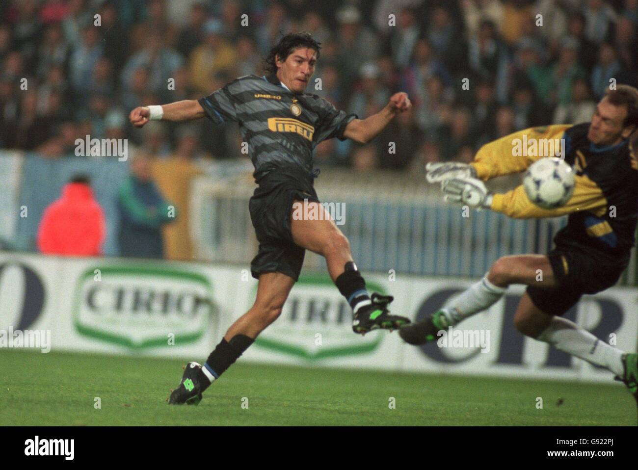 Ivan Zamorano, Inter Milan scores the first goal of the game past Luca ...
