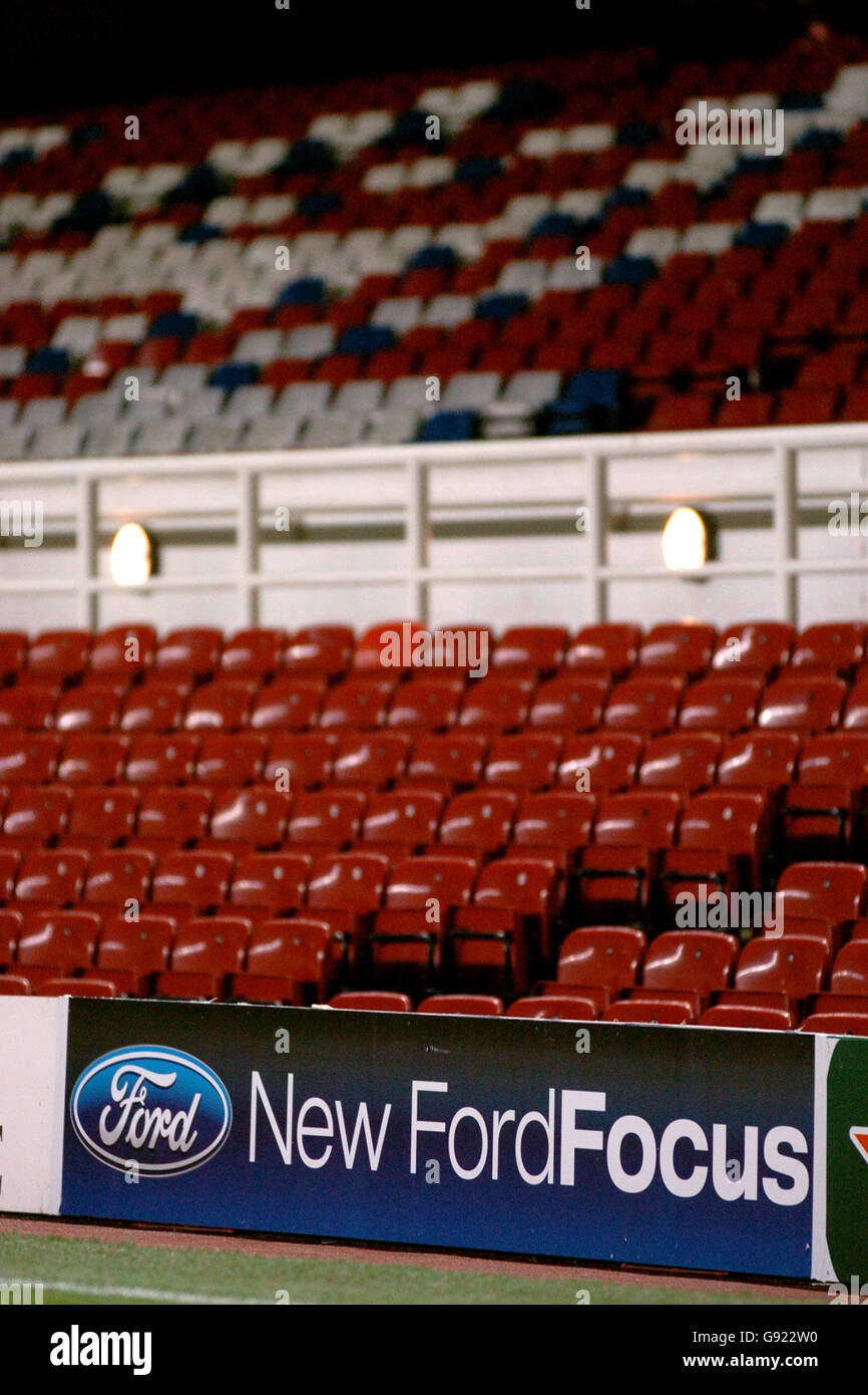 Highbury signage hi-res stock photography and images - Alamy