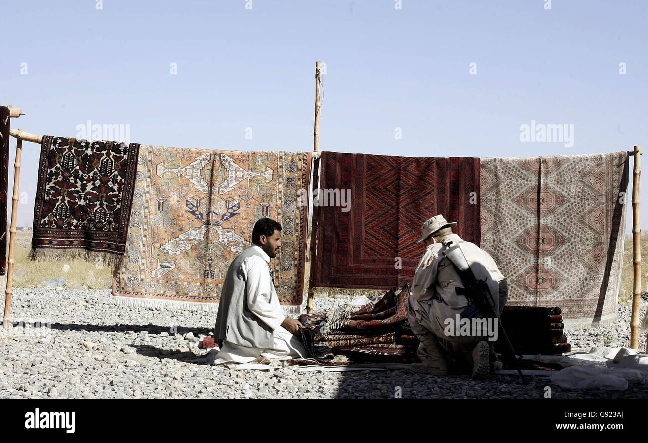 Afghanistan rug stall hi-res stock photography and images - Alamy