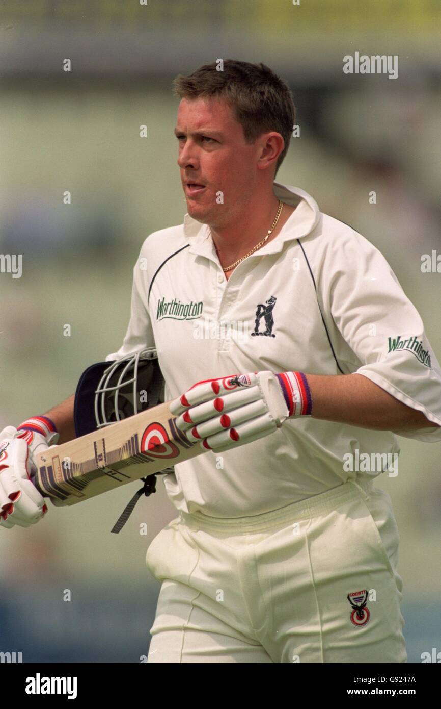 Cricket - Benson and Hedges Cup - Warwickshire v Nottinghamshire. Andy ...