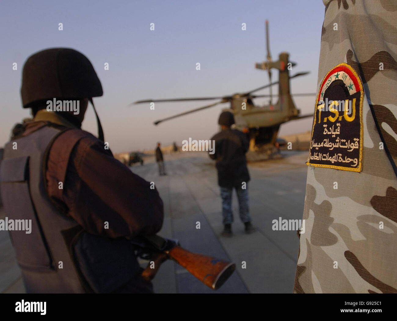 DEFENCE Iraq training Stock Photo - Alamy