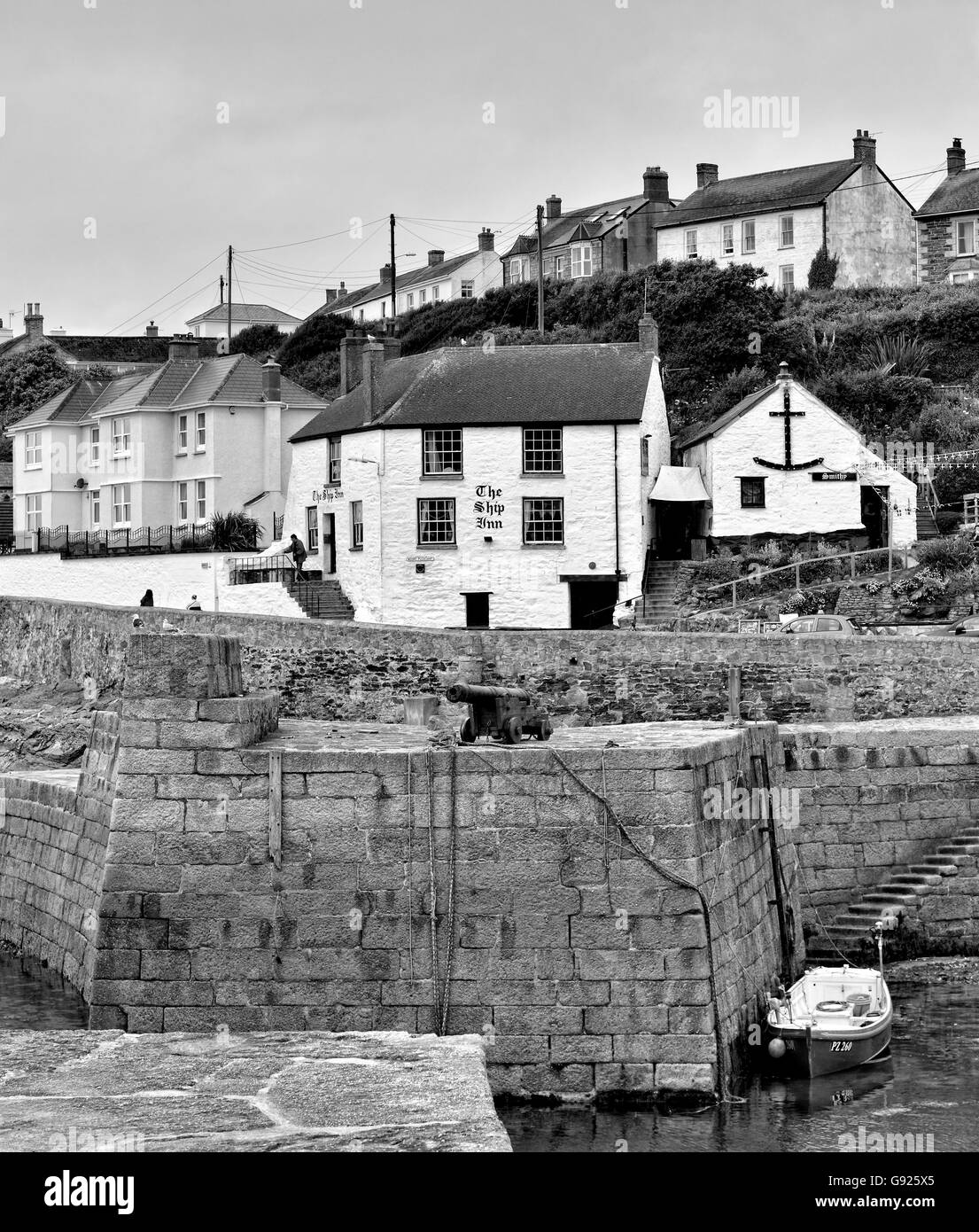 Cornwall the ship inn Black and White Stock Photos & Images - Alamy