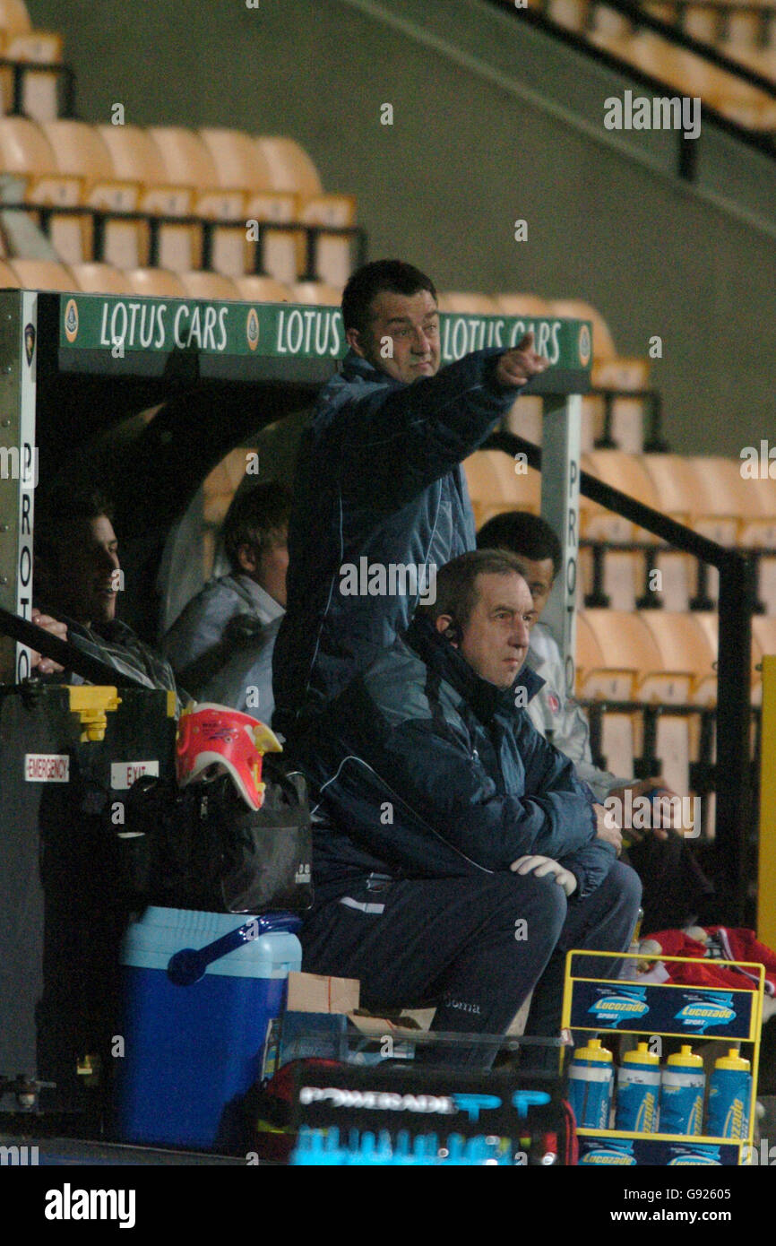 Charlton Athletic's Glynn Snodin gives instructions from the bench ...