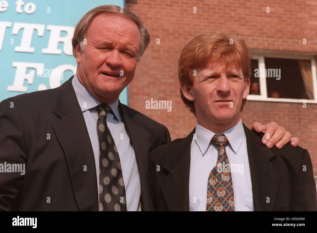 22 mar 95 hi-res stock photography and images - Alamy