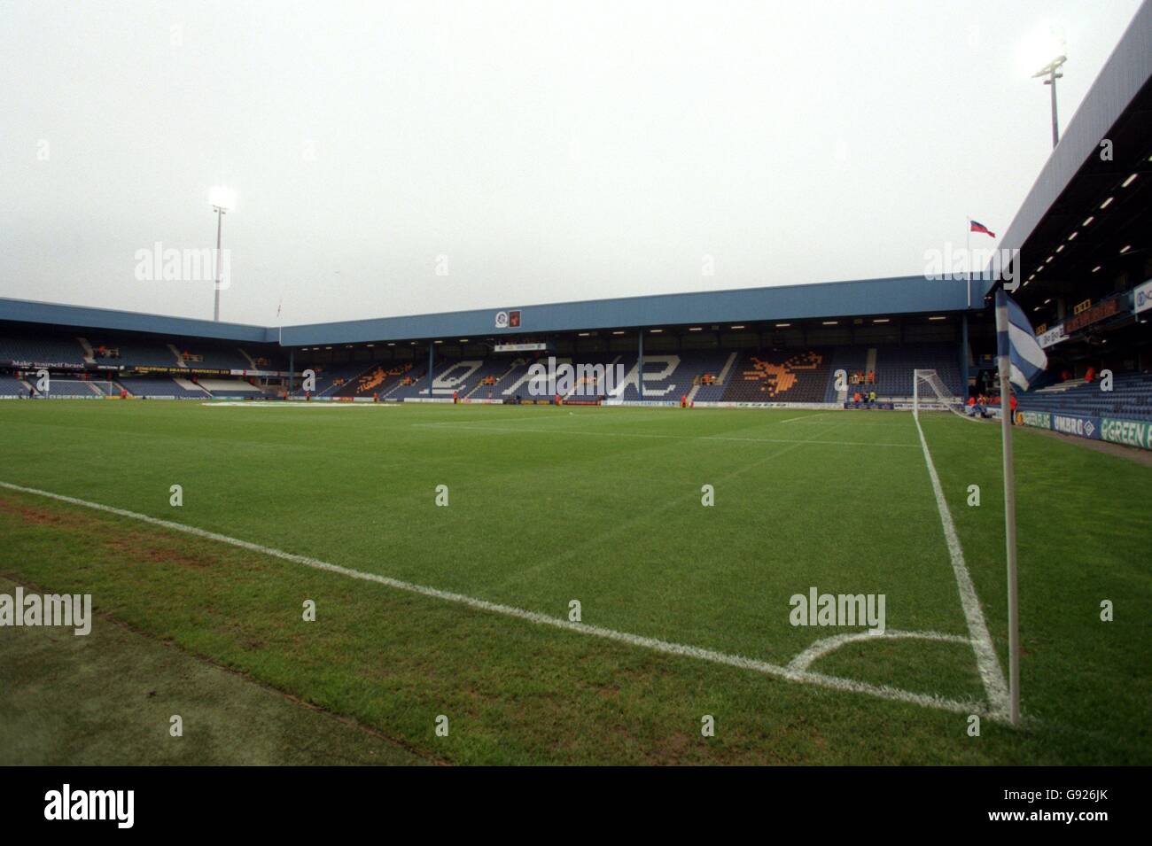 Queens park rangers loftus road view hi-res stock photography and ...