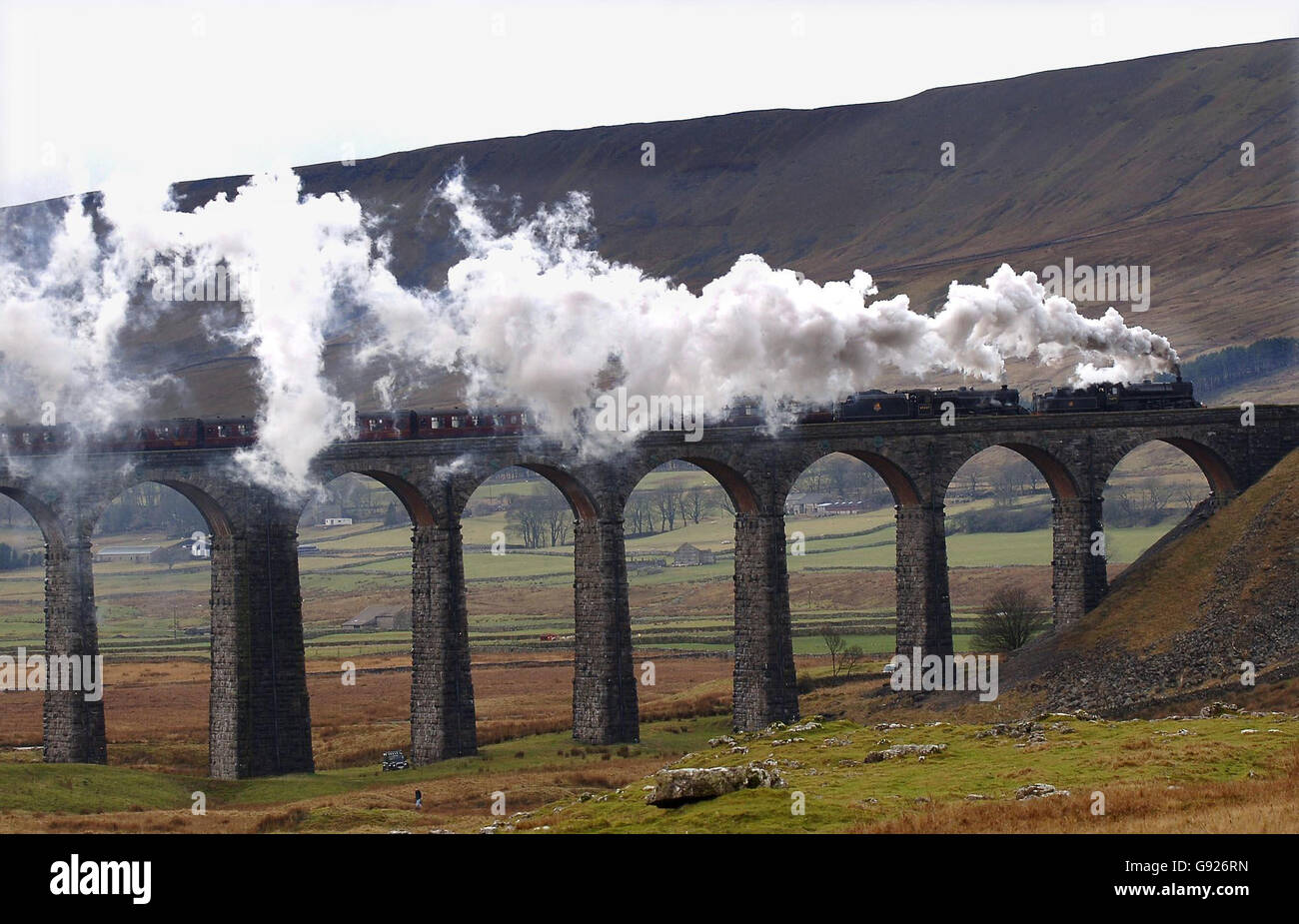 Steam engines viaduct hi-res stock photography and images - Alamy