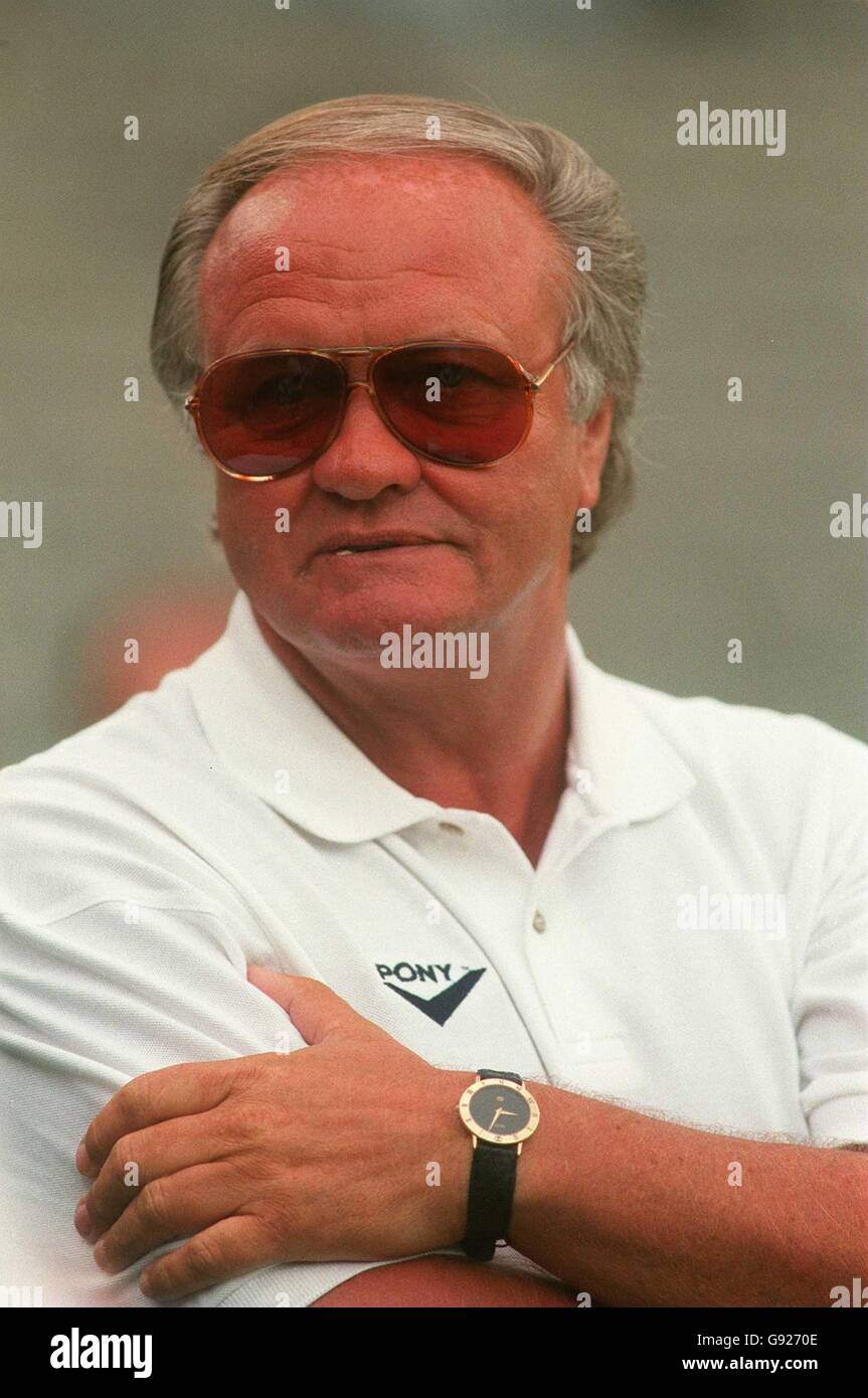 Ron Atkinson Manager High Resolution Stock Photography and Images - Alamy