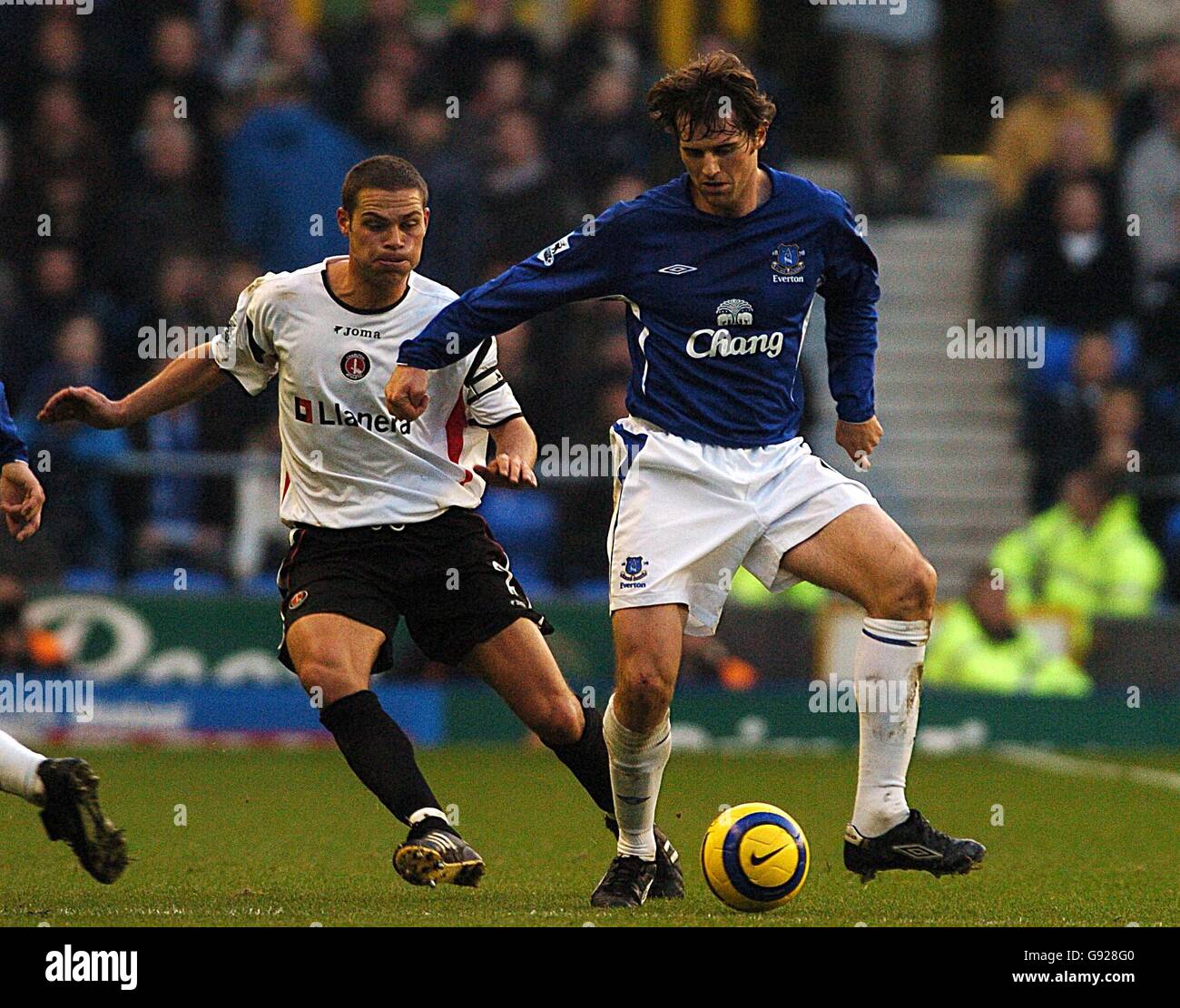 Everton's Kevin Kilbane and Charlton Athletic's Luke Young Stock Photo ...