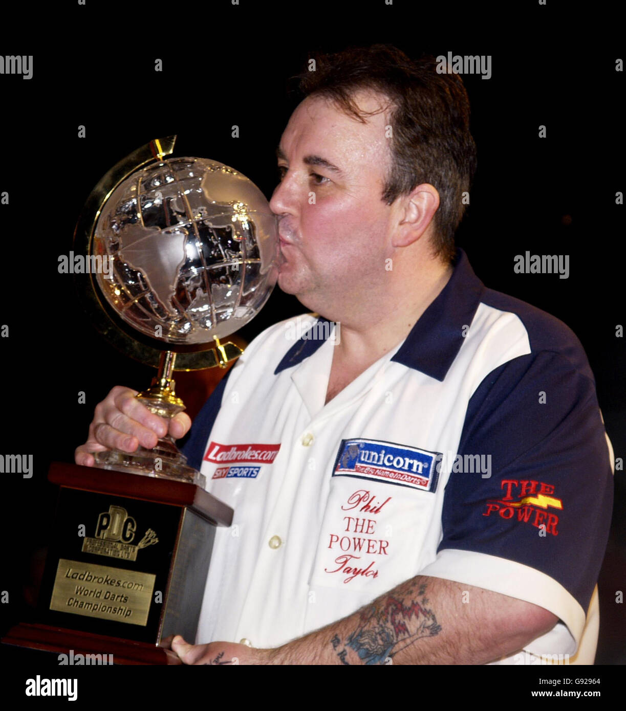 England's Phil Taylor kisses the Ladbrokes.com World Darts Championship ...