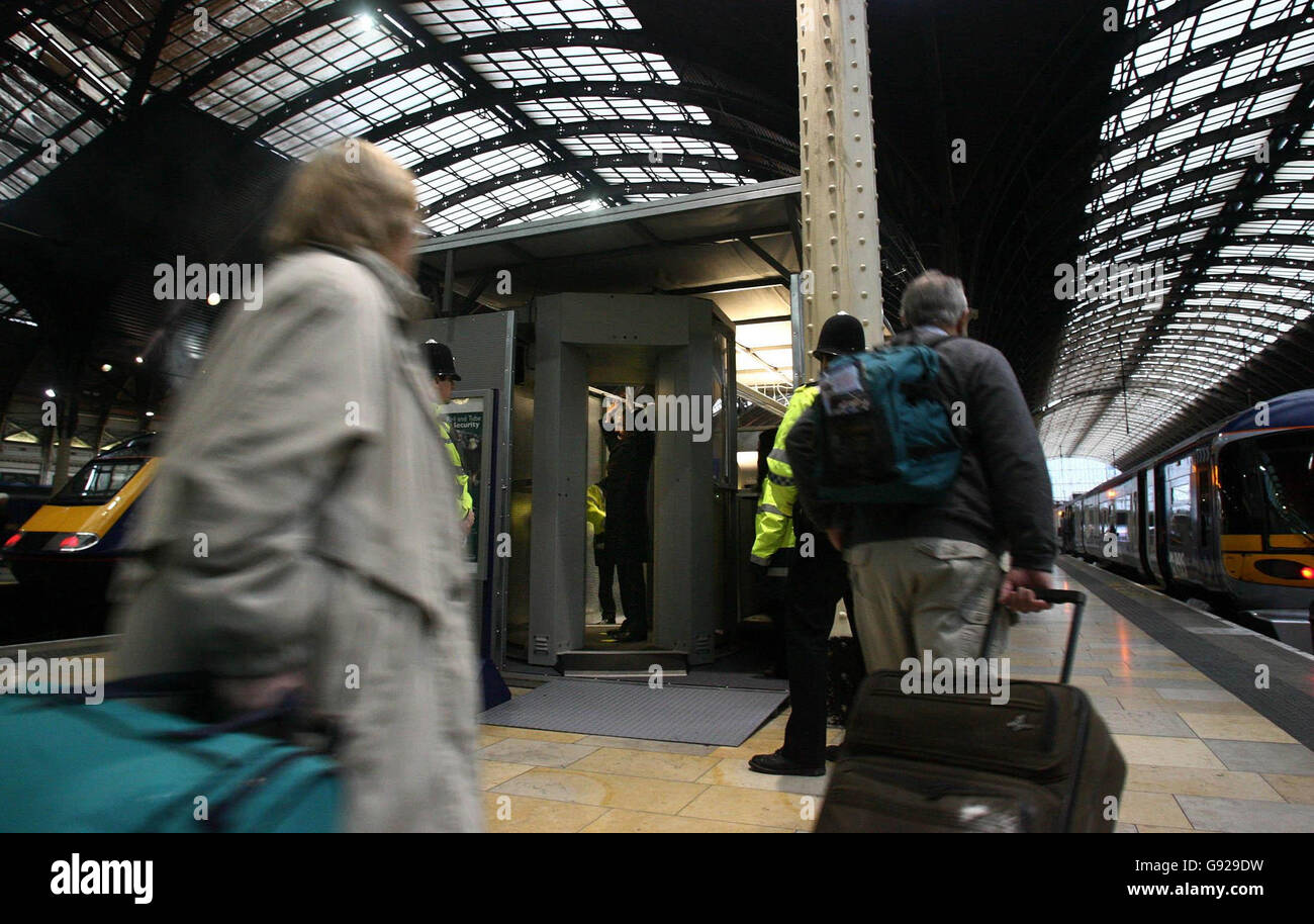 Rail security hi-res stock photography and images - Alamy