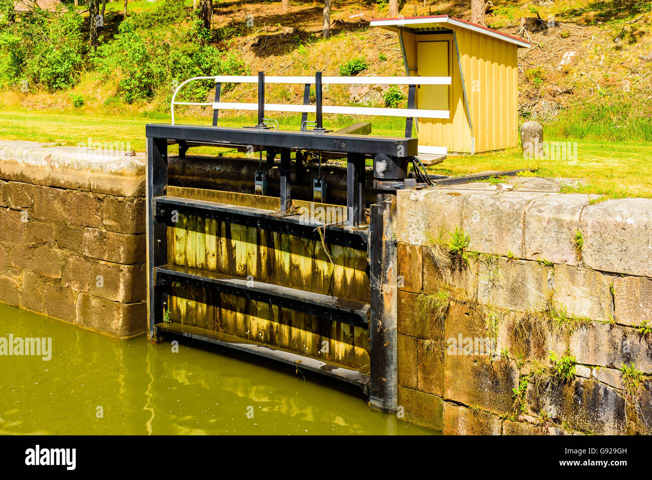 Sluice gate wooden hi-res stock photography and images - Alamy
