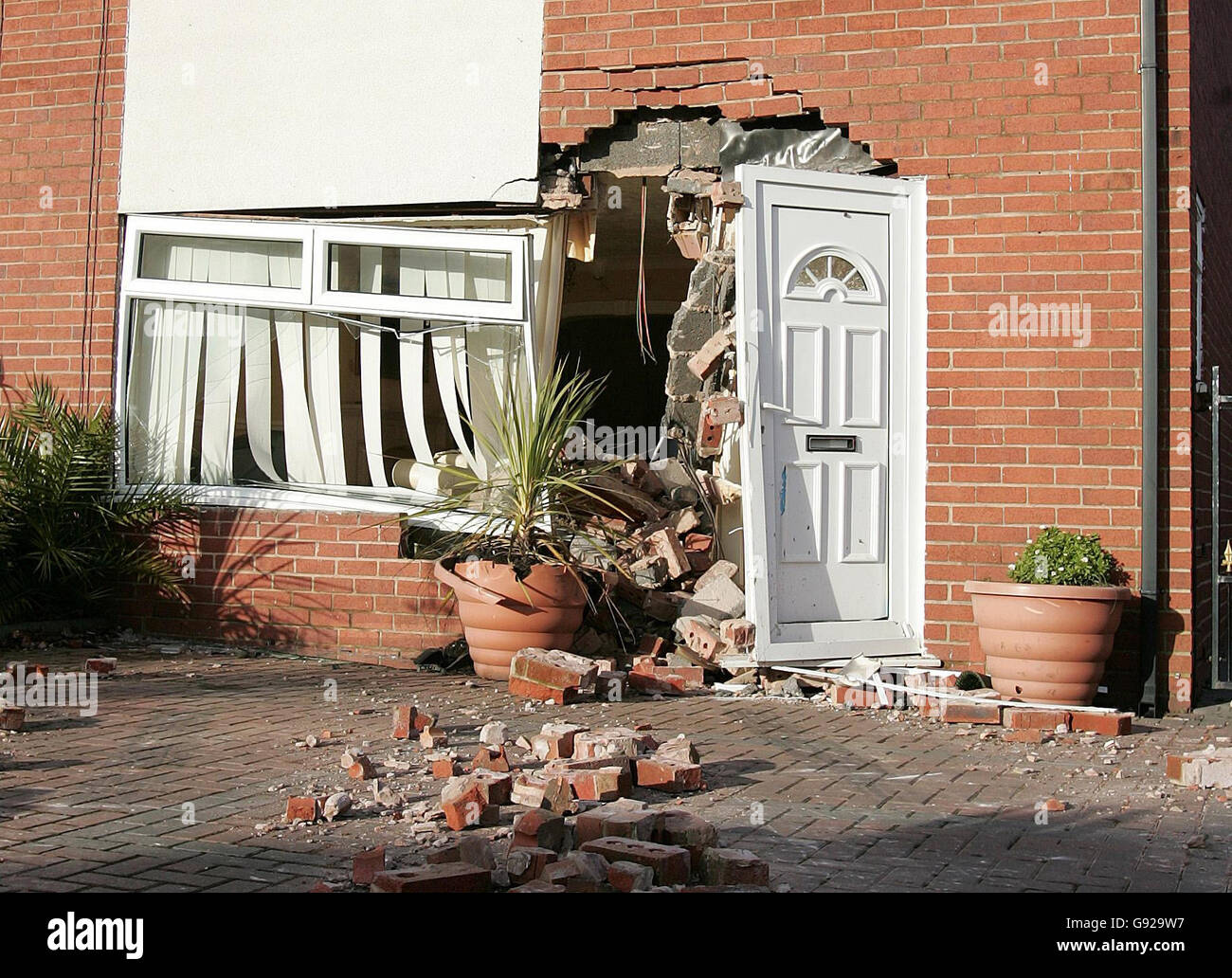 Where a lorry crashed into a house hi-res stock photography and images ...