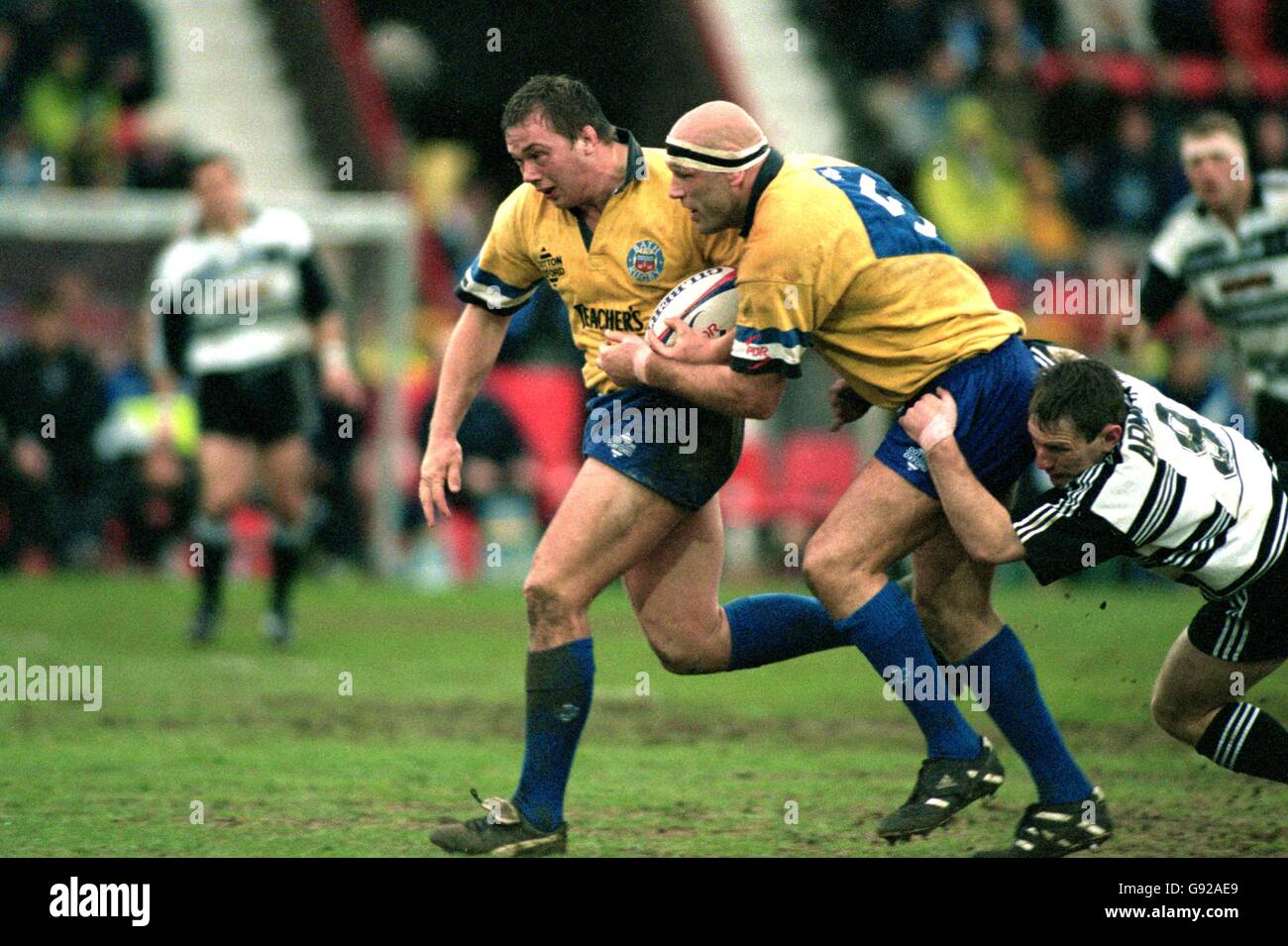 Bath's Nigel Redman and Nathan Thomas break away as Newcastle's Gary ...