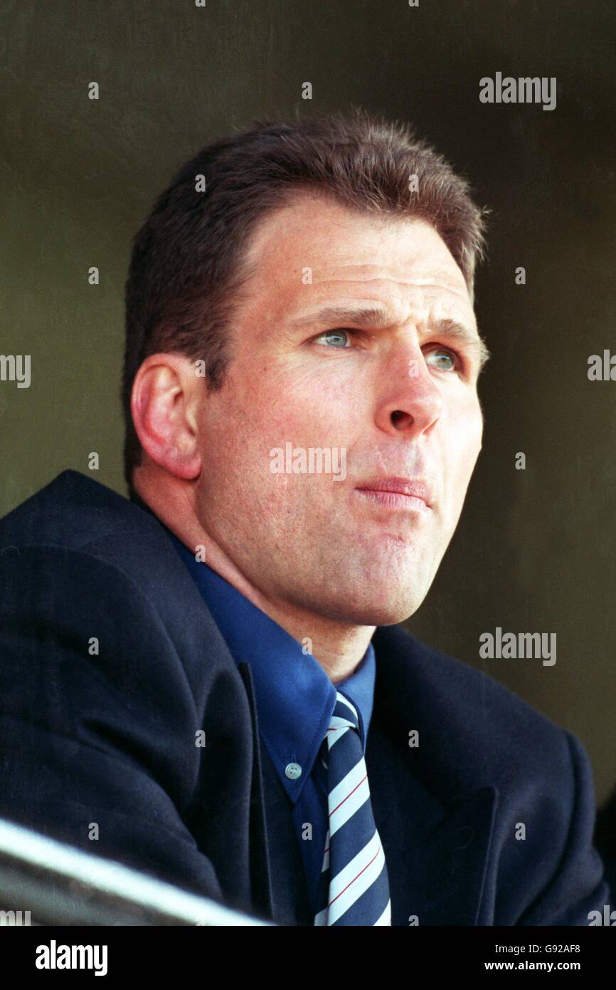 Welsh rugby manager hi-res stock photography and images - Alamy