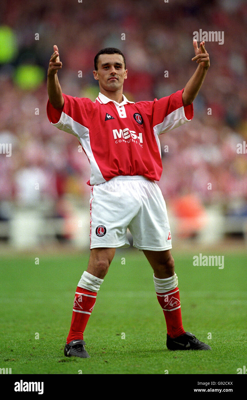 Clive mendonca charlton sunderland hi-res stock photography and images ...