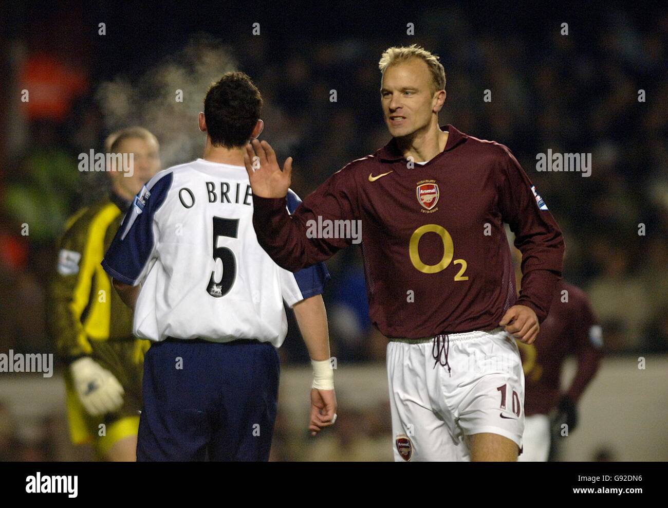 Arsenals dennis bergkamp celebrates scoring hi-res stock photography ...