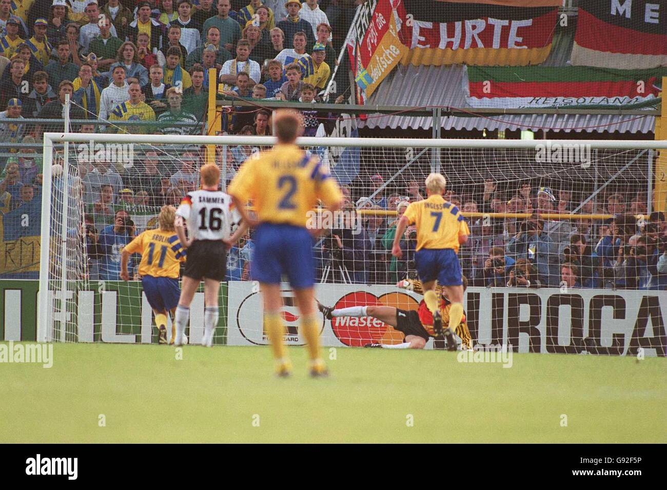 Soccer tomas brolin hi-res stock photography and images - Alamy