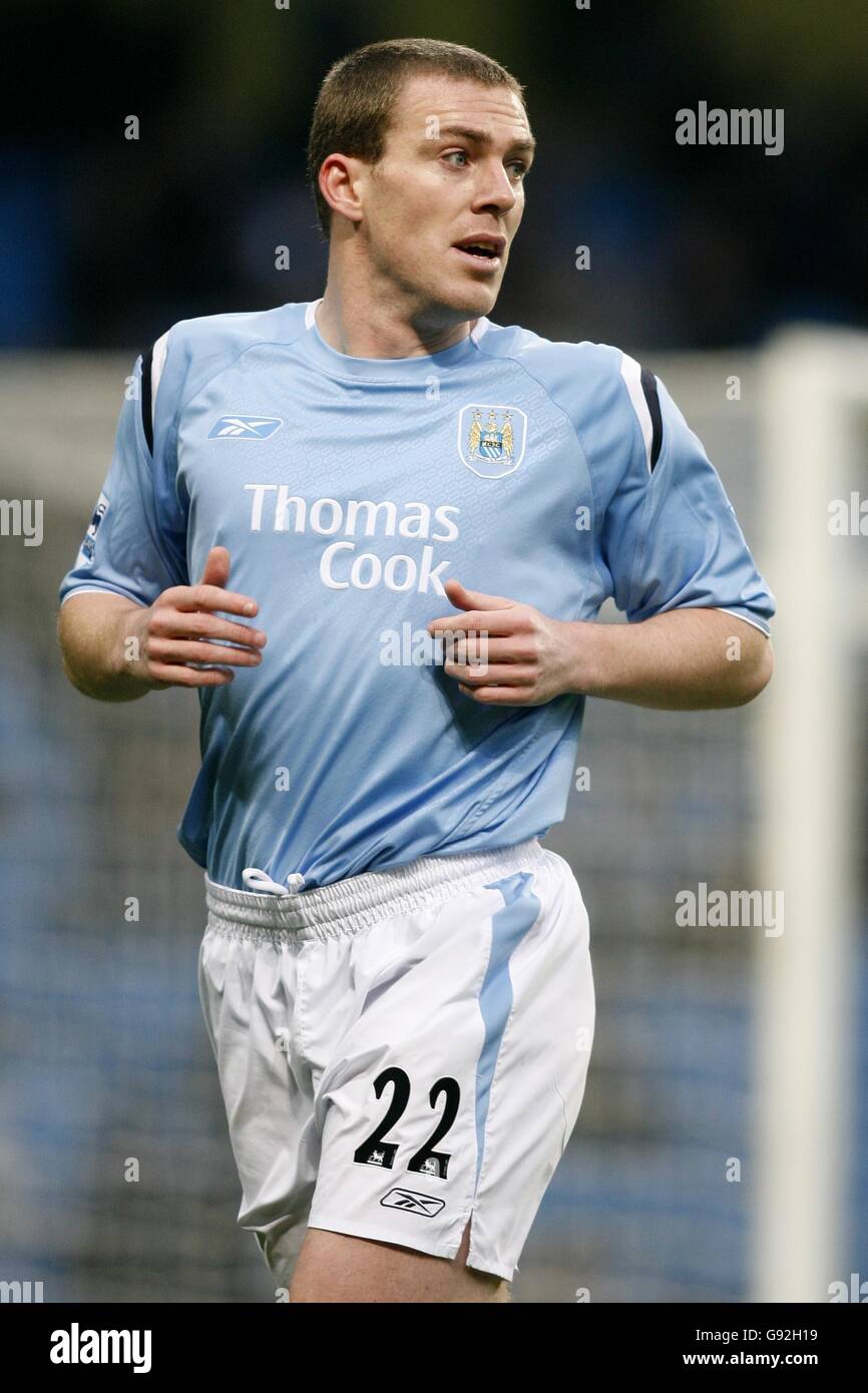 Manchester City's Richard Dunne in action against Sunthorpe United ...