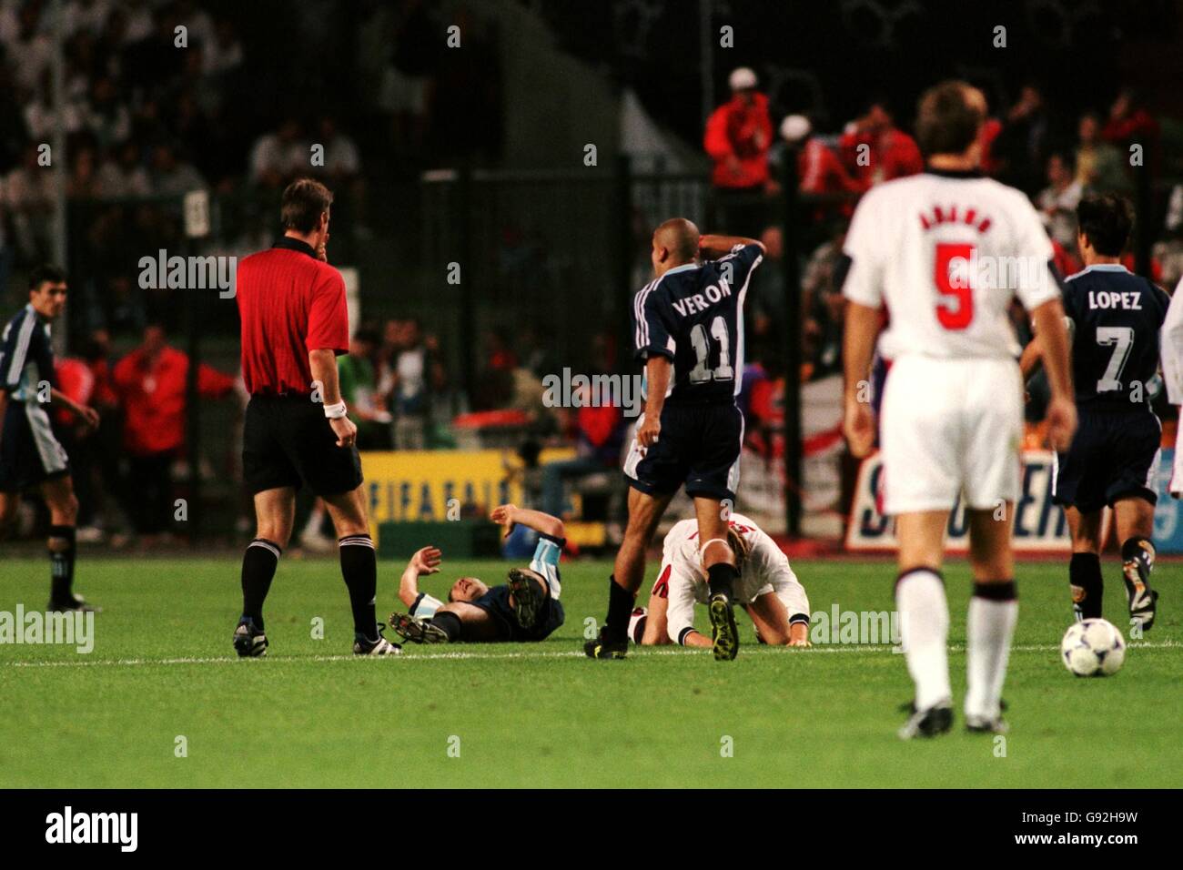 England's David Beckham (right, on floor) retaliates against Argentina ...