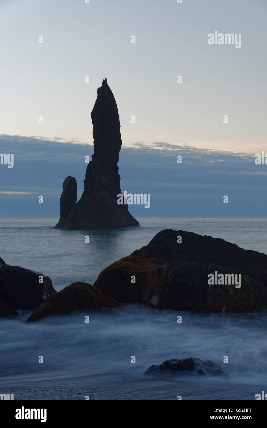 Sea stacks reynisdrangar hi-res stock photography and images - Alamy