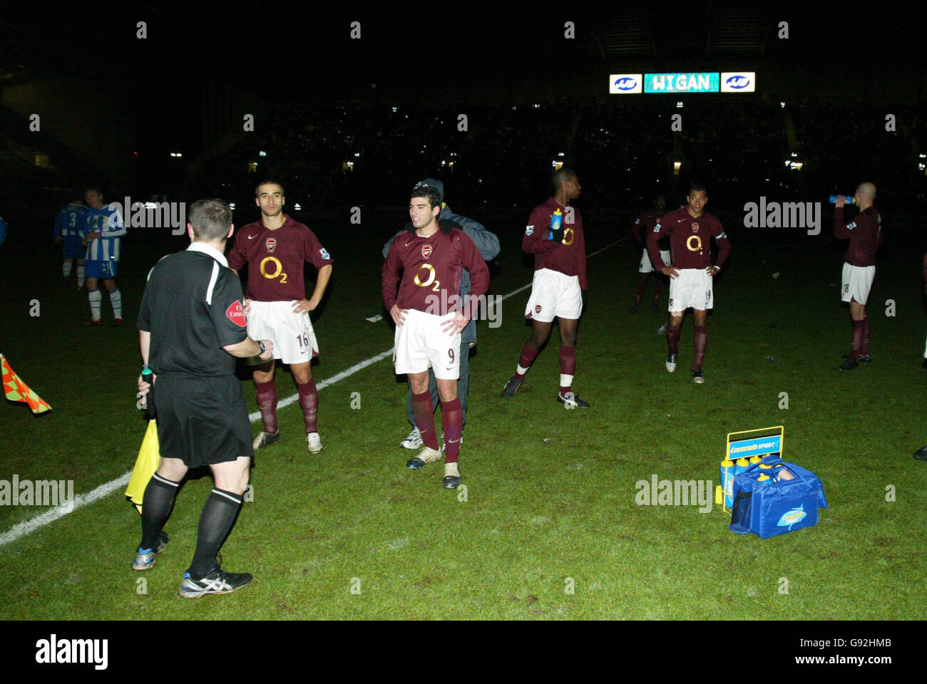 Waiting around hi-res stock photography and images - Alamy