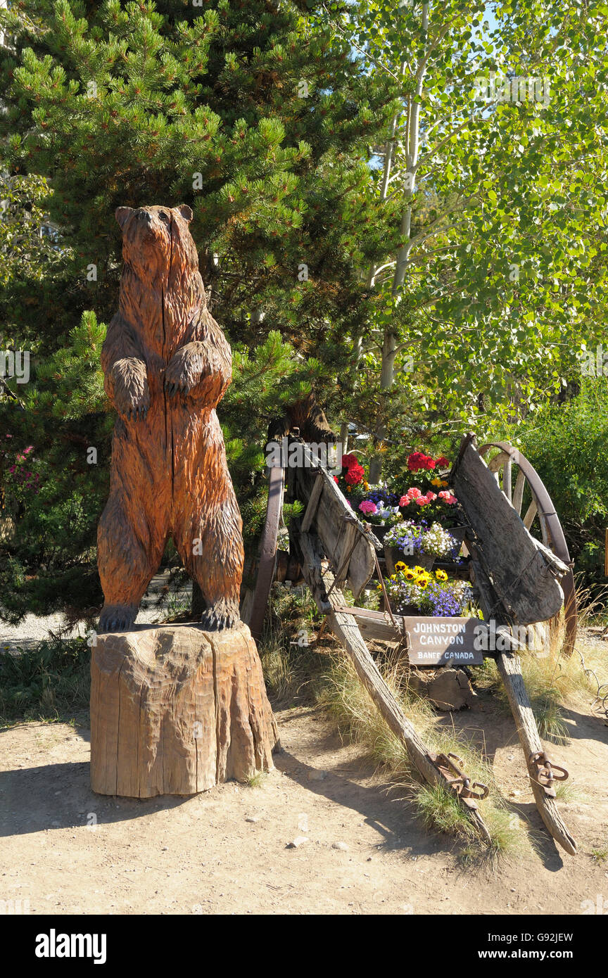 Wooden bear sculpture, entrance to Johnston Canyon, Banff national park ...