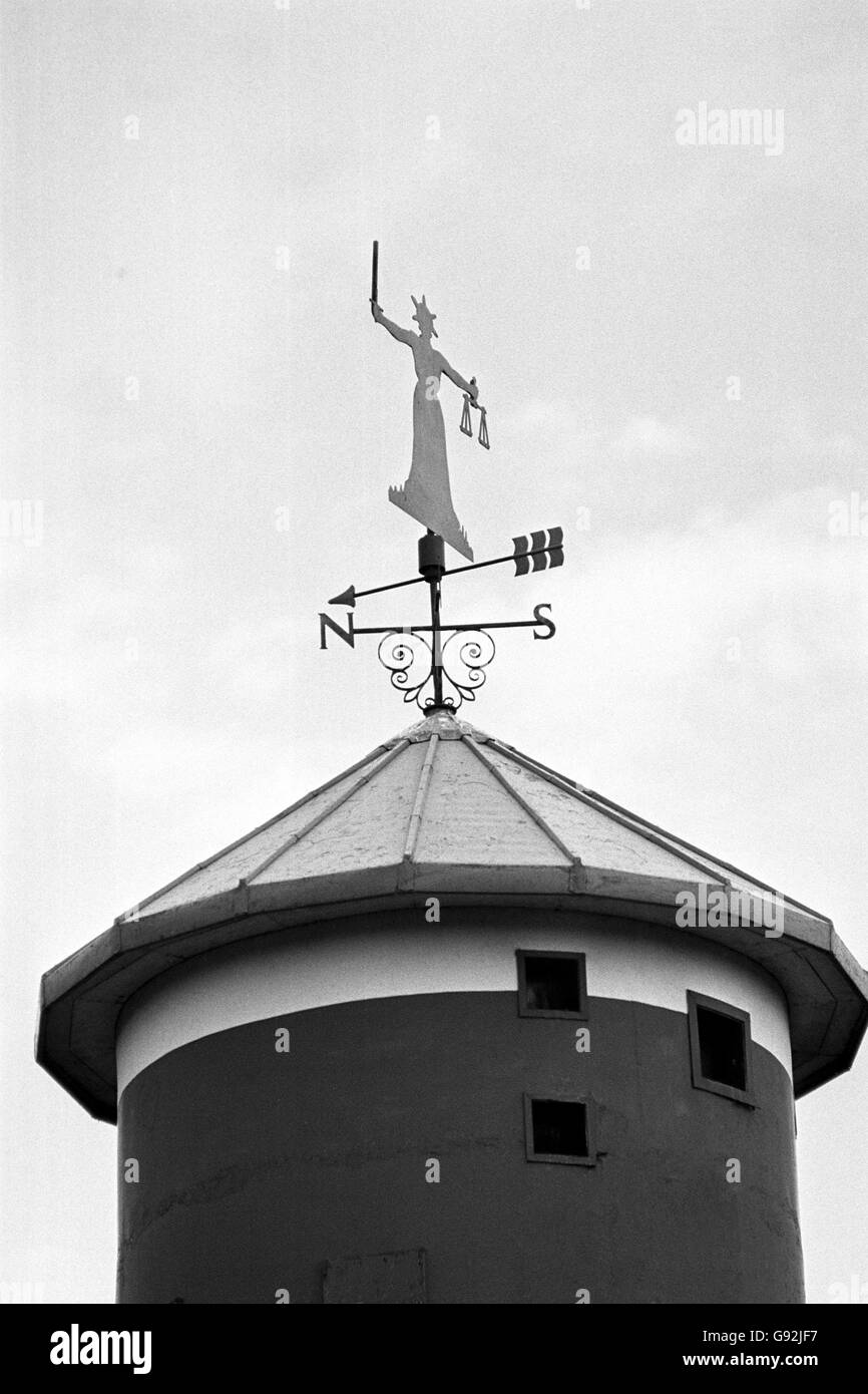 Horse racing kempton Black and White Stock Photos & Images - Alamy