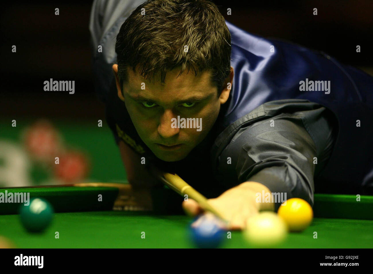 Alan McManus lines up a pot against Mark Williams during the SAGA ...