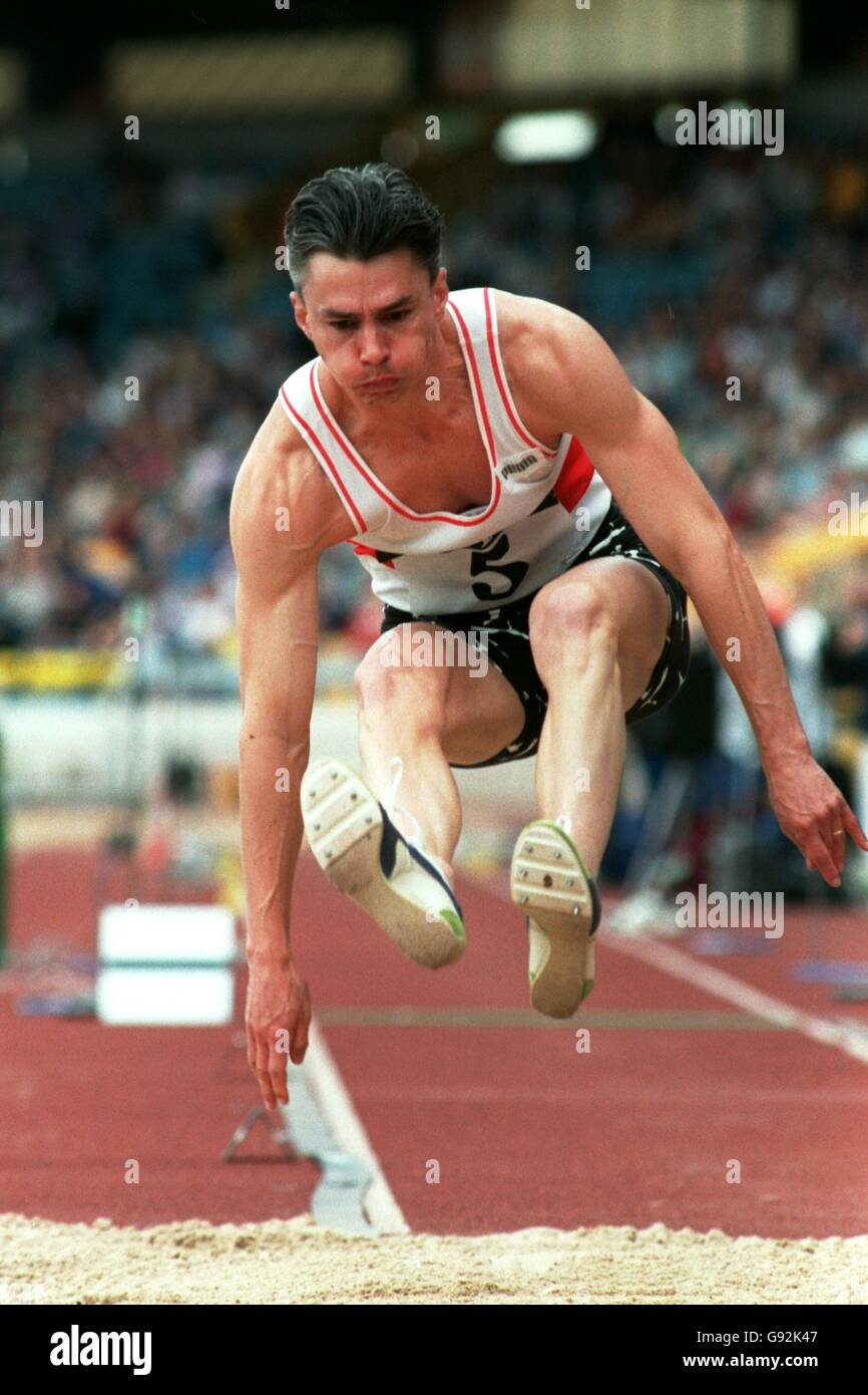 Jonathan edwards competes in the triple jump hi-res stock photography ...