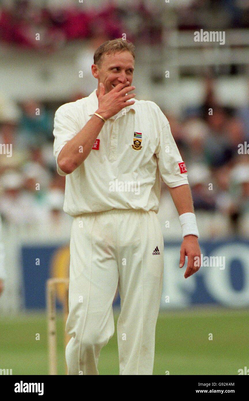 South Africa bowler Allan Donald snarls at England's Mike Atherton ...