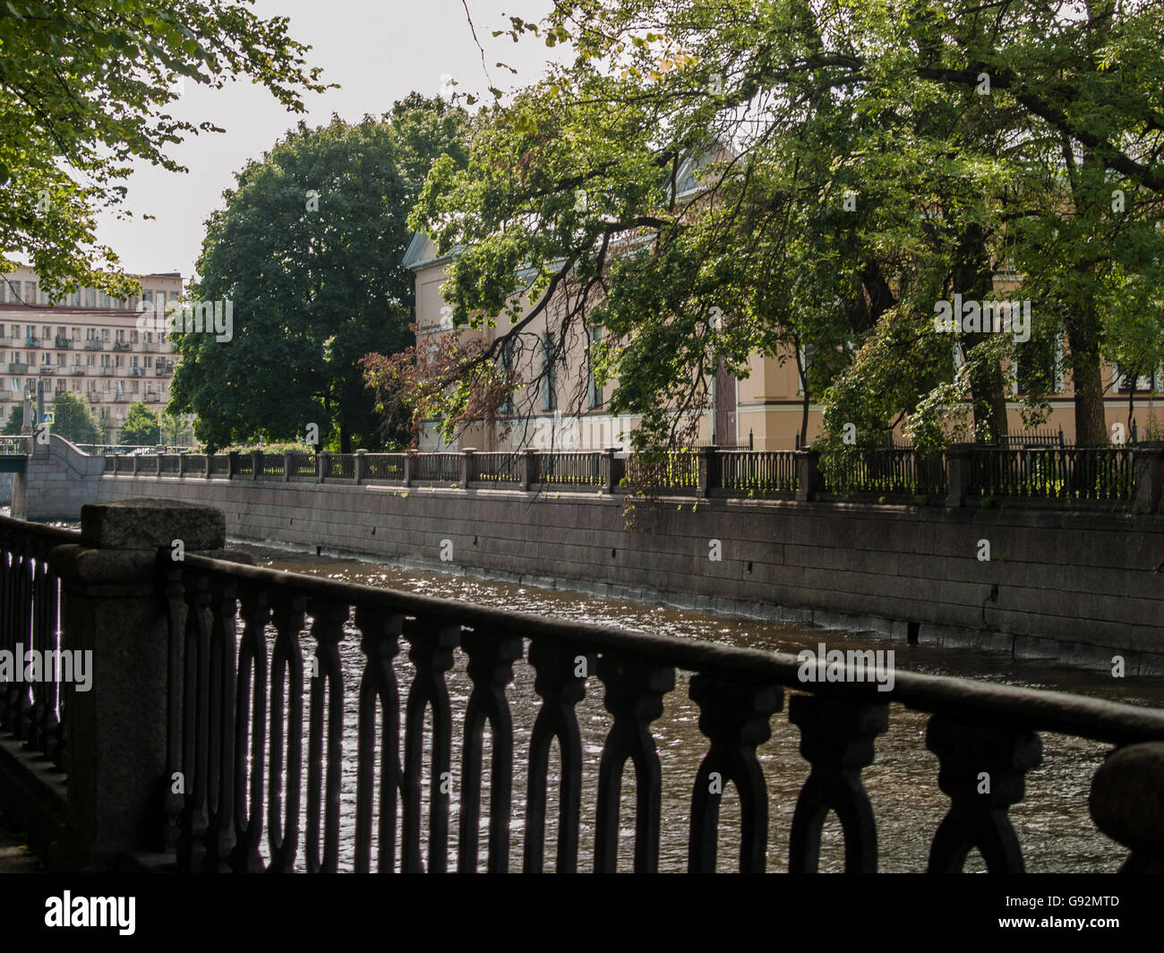 Green embankment hi-res stock photography and images - Alamy
