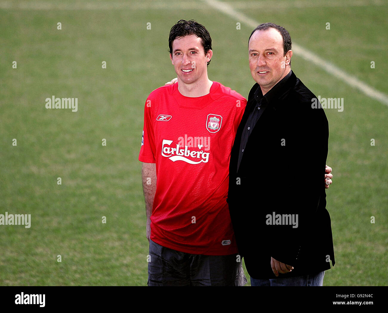 Liverpool's new signing Robbie Fowler (L) and manager Rafael Benitez ...