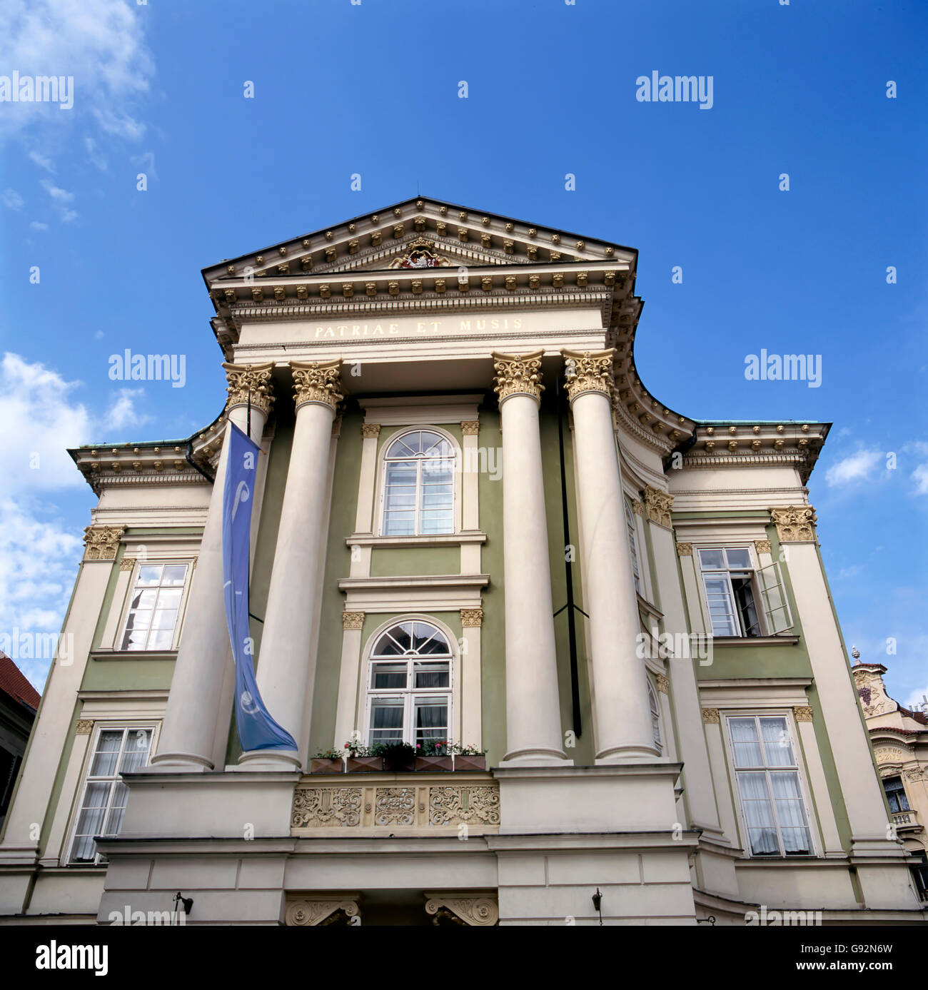 Opera theaters hi-res stock photography and images - Alamy