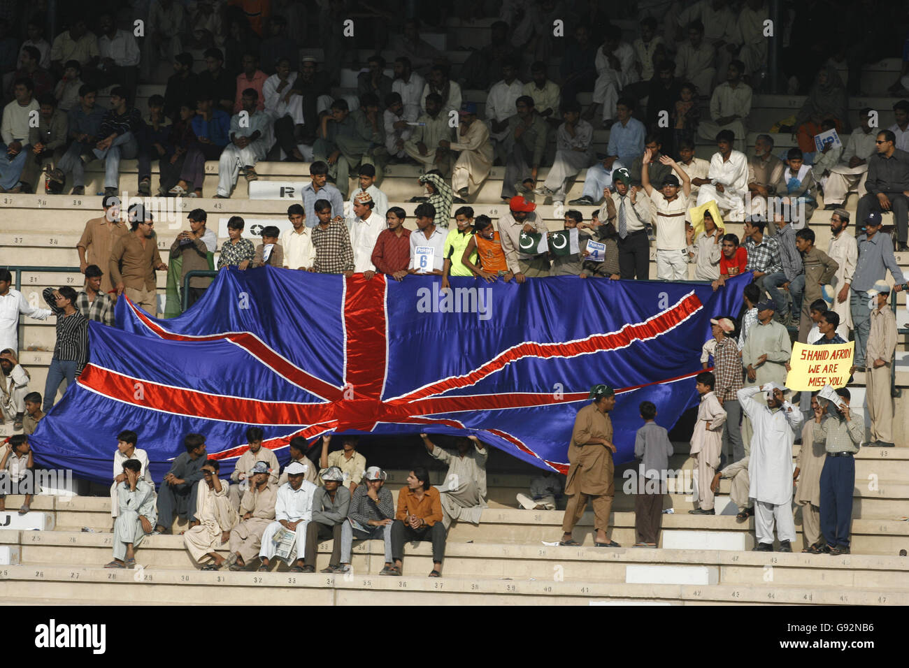 Pakistan england flag hi-res stock photography and images - Alamy