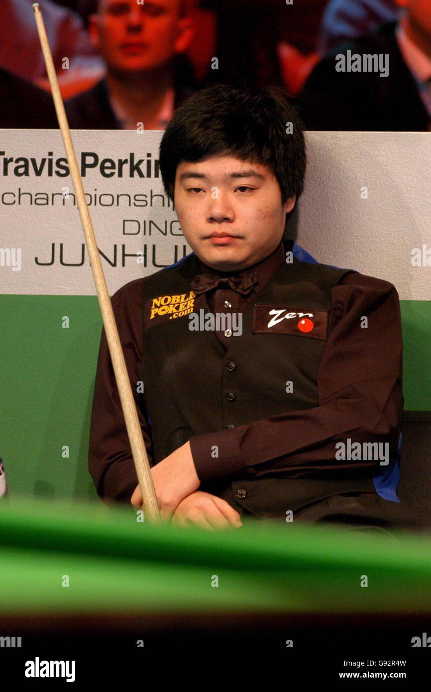 Ding junhui 2005 uk championship hi-res stock photography and images ...
