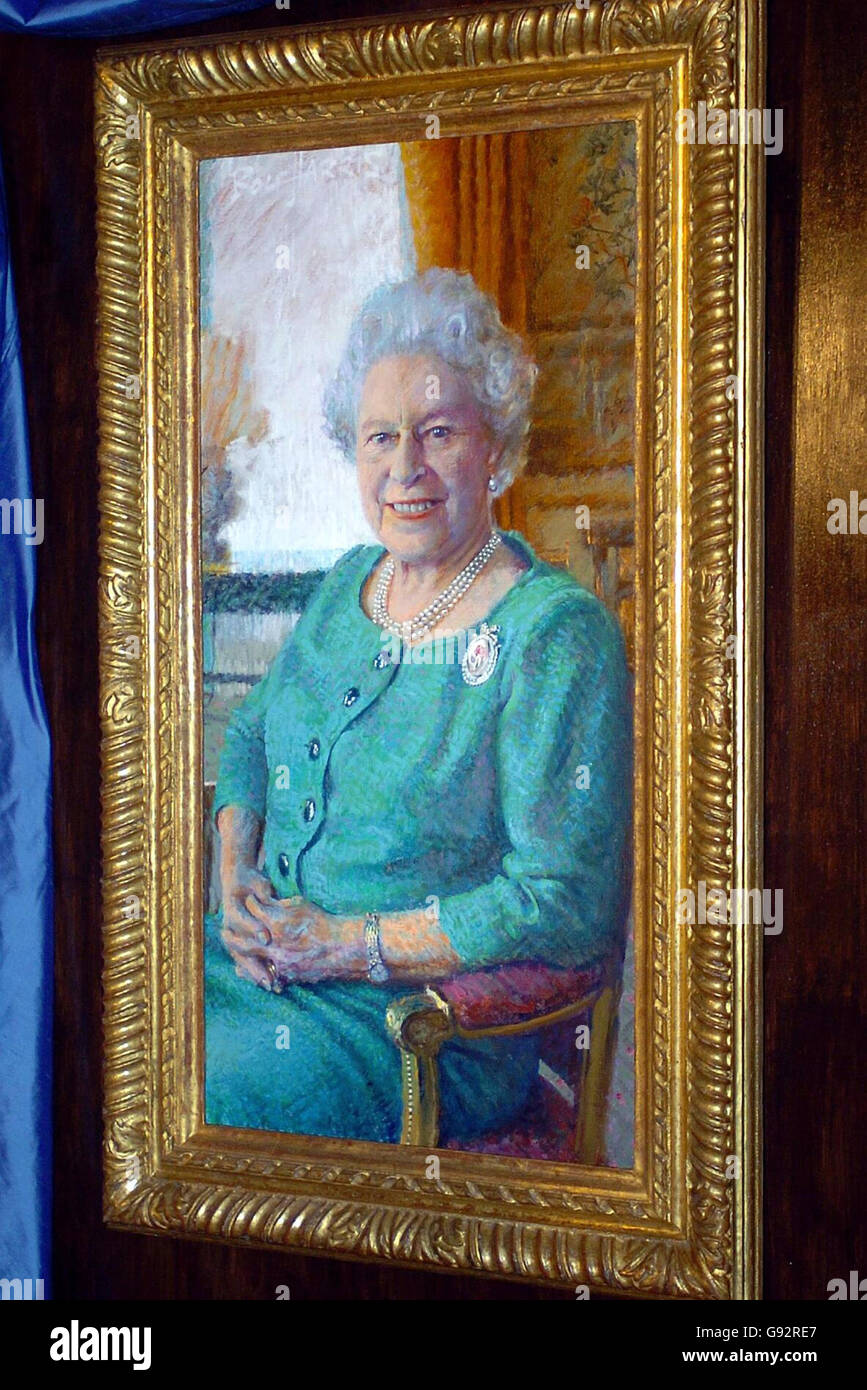 Rolf harris queen hi-res stock photography and images - Alamy