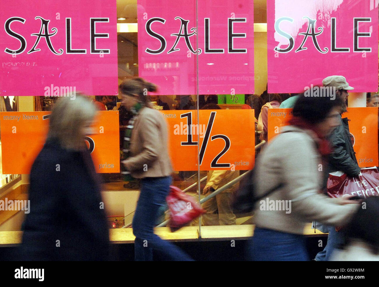 News consumer signs hi-res stock photography and images - Alamy