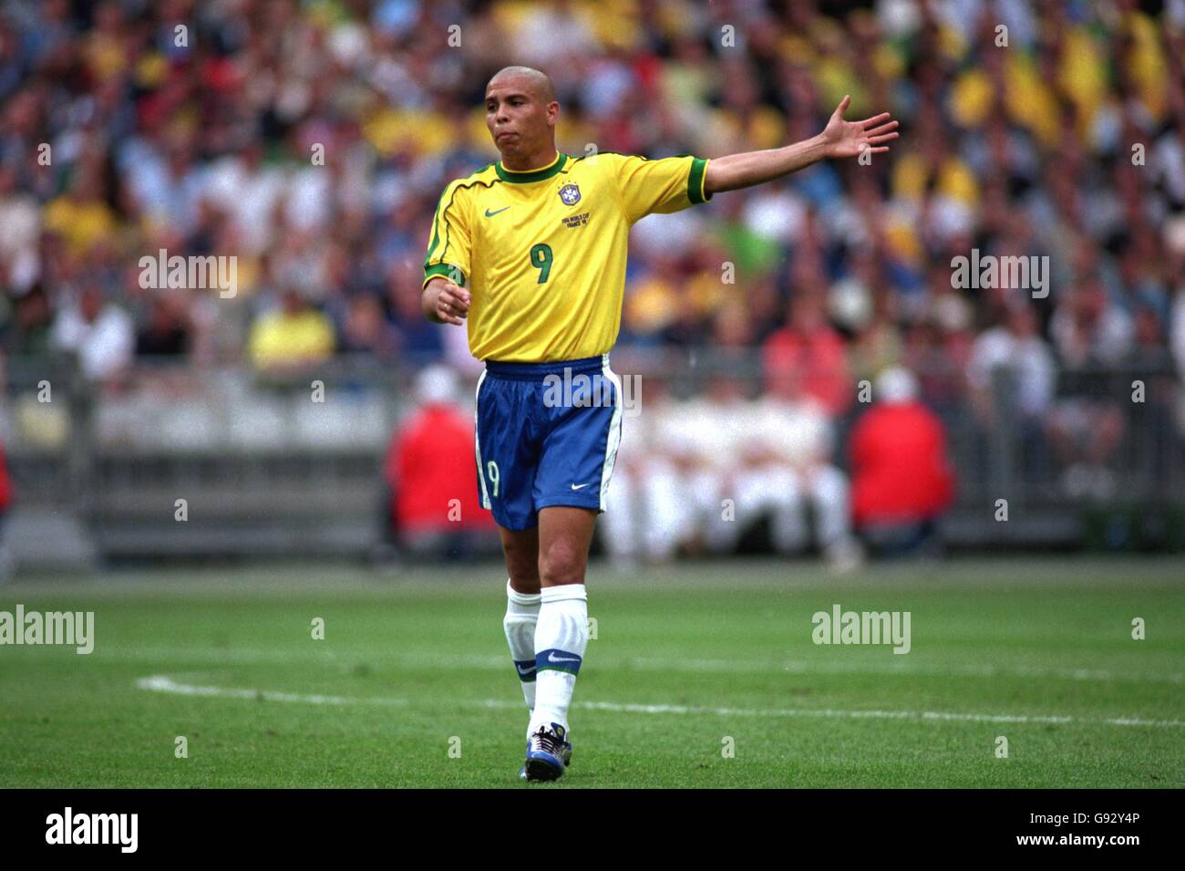 Ronaldo brazil 98 hi-res stock photography and images - Alamy