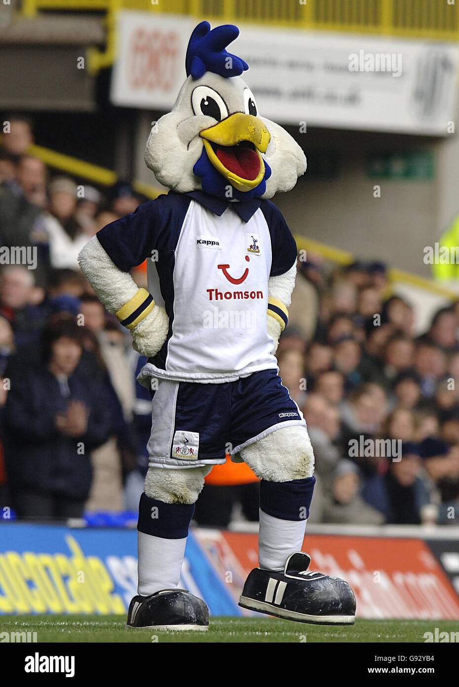 Chirpy thetottenham hotspur mascot hi-res stock photography and images ...